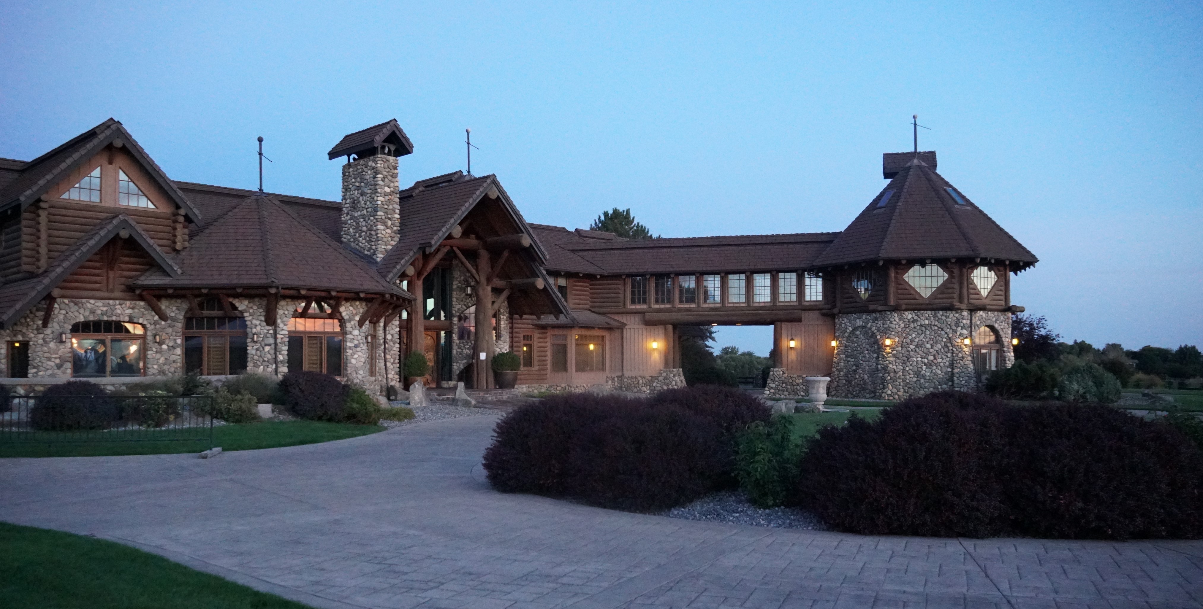 Yellowhawk Resort & Sparkling Winery: Coming Full Circle - Advinetures.ca